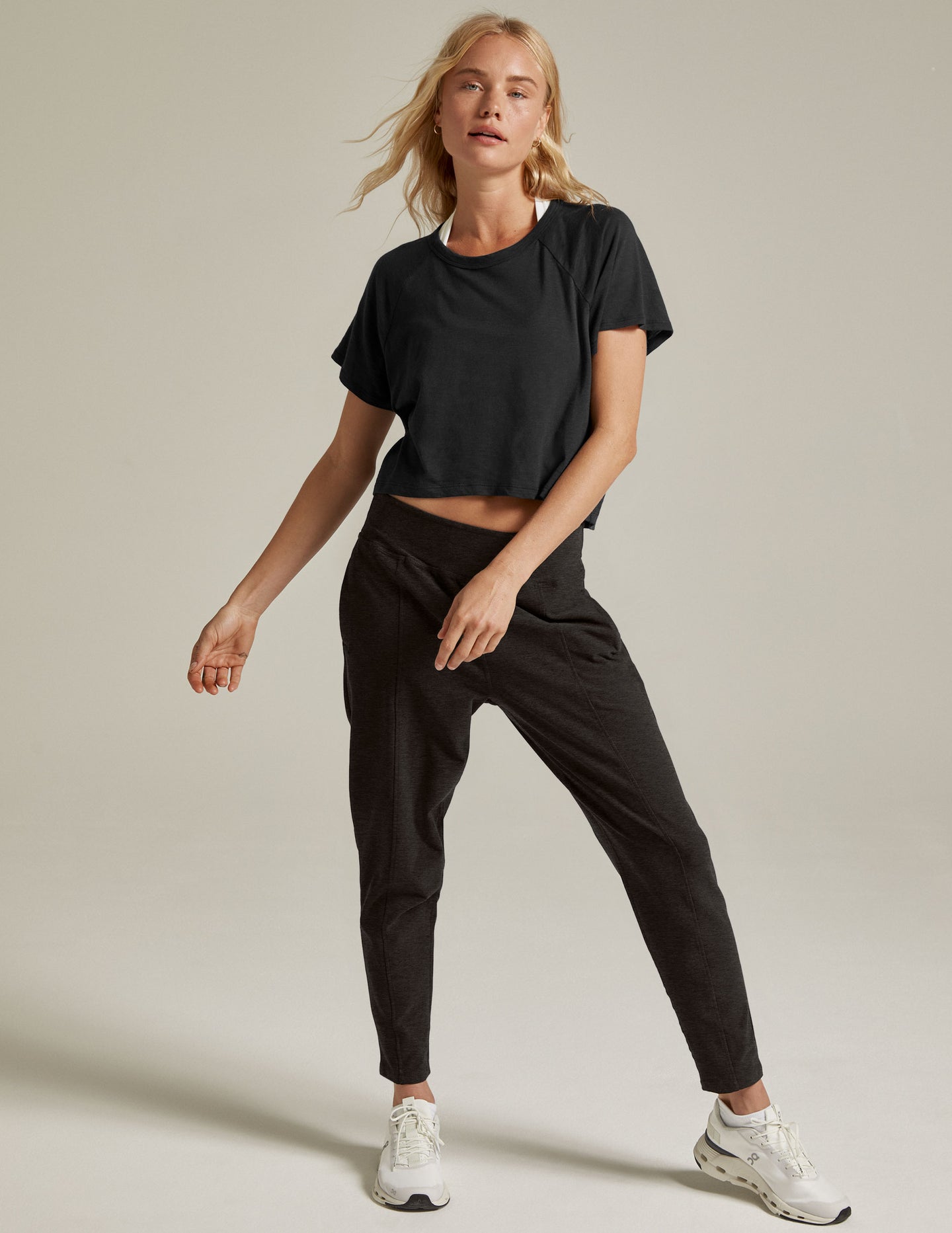 Signature High Low Cropped Tee | Beyond Yoga