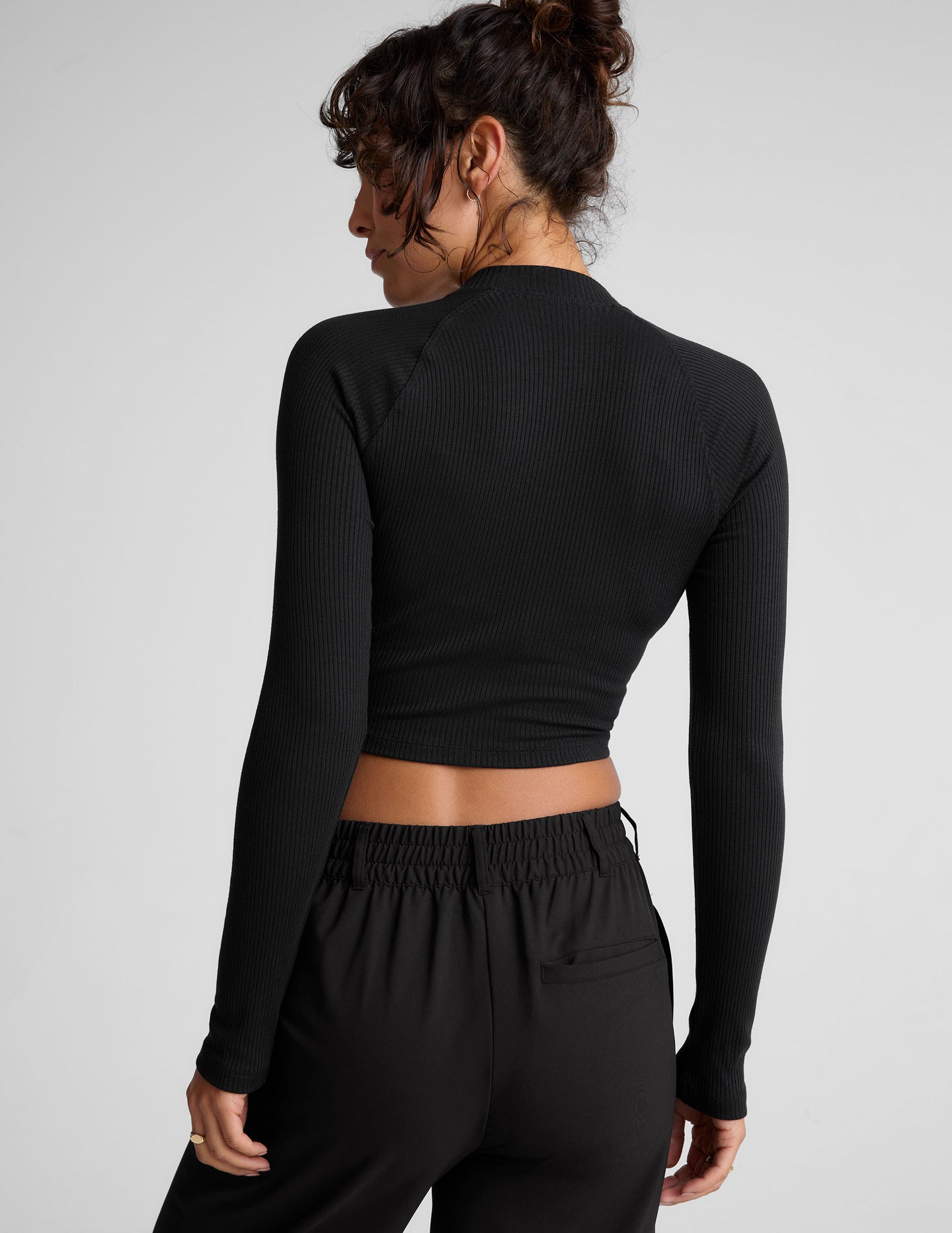Contours Mock Neck Cropped Top | Beyond Yoga