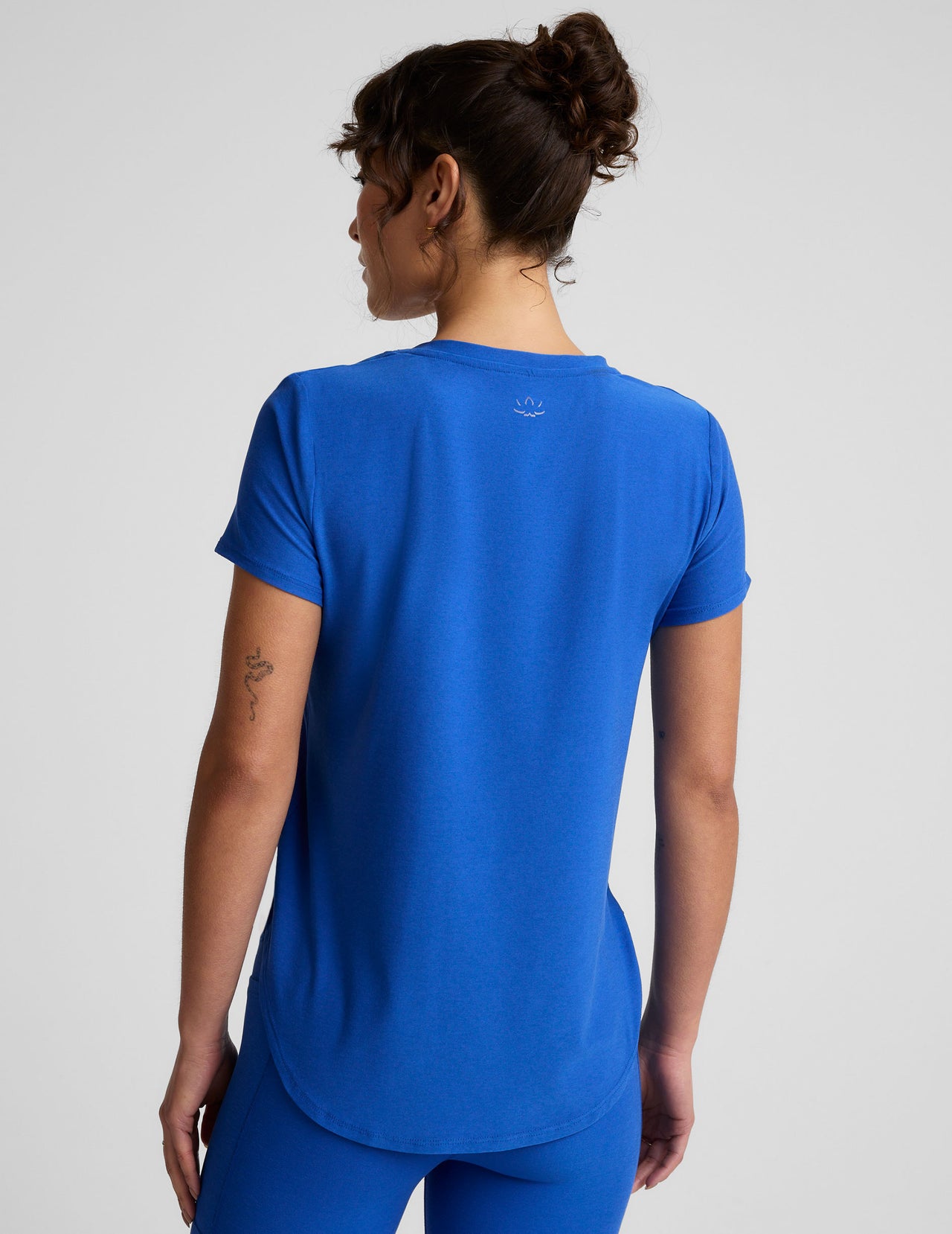 Featherweight On The Down Low Tee | Beyond Yoga